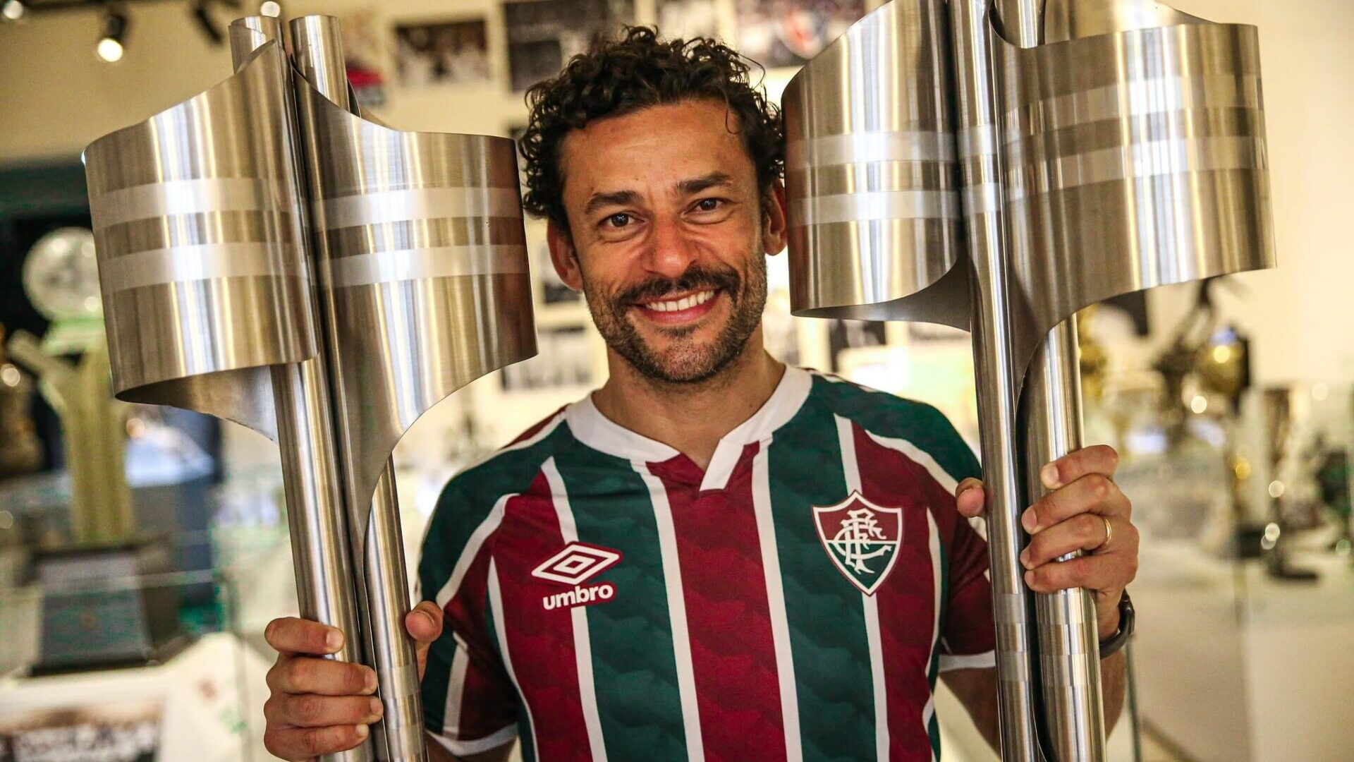 100% oficial: Fortaleza anuncia contratação de Fred, ídolo do ...